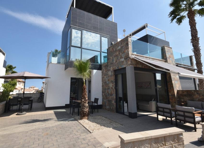 Oasis Hills